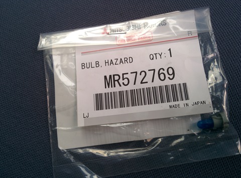 MR572769 ЛАМПОЧКА ПРИБОРНОЙ ПАНЕЛИ 0.7W СИНЯЯ Mitsubishi | Запчасти на ...