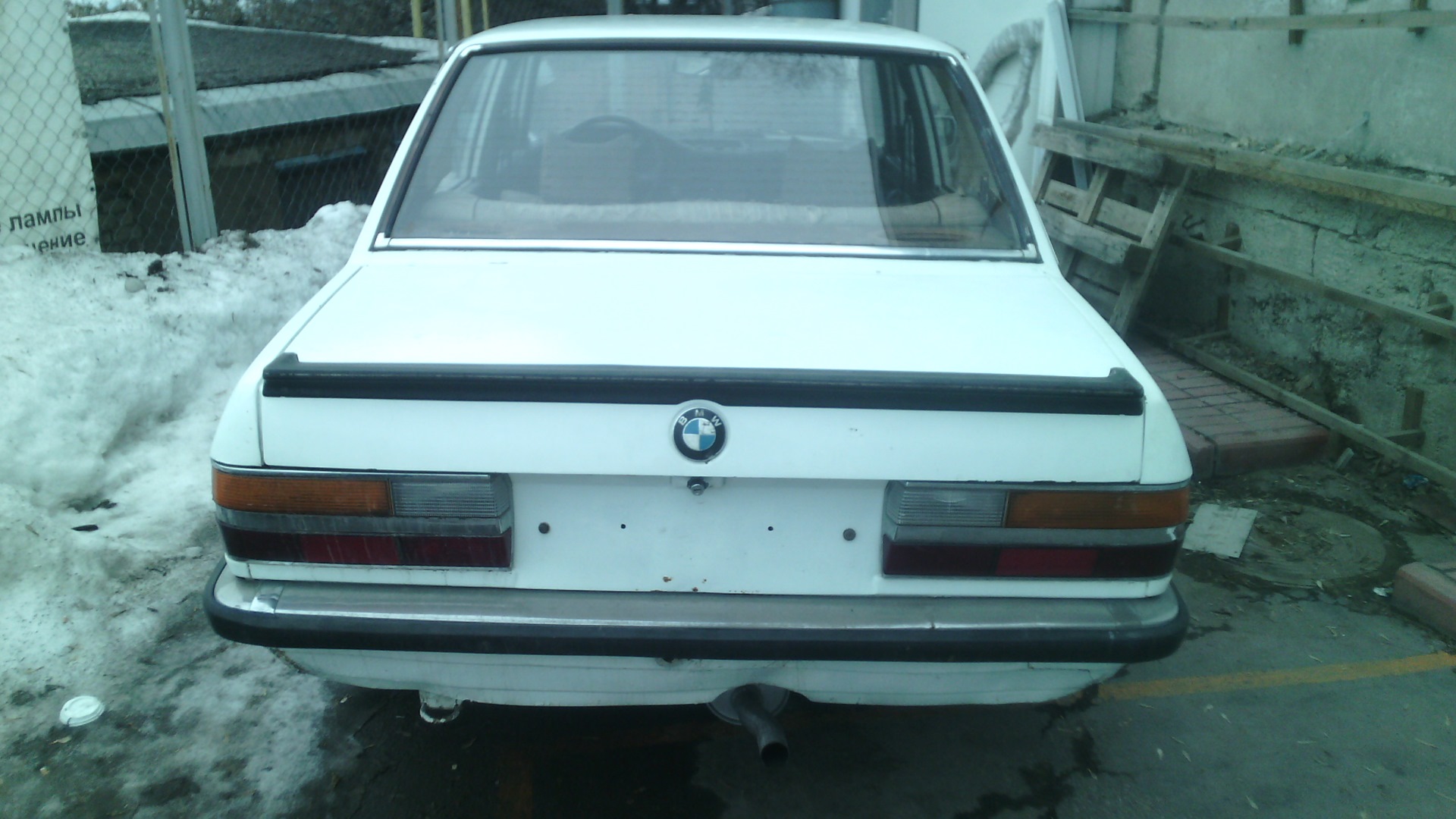 Установка спойлера — BMW 5 series (E28), 2,5 л, 1982 года | аксессуары | DRIVE2