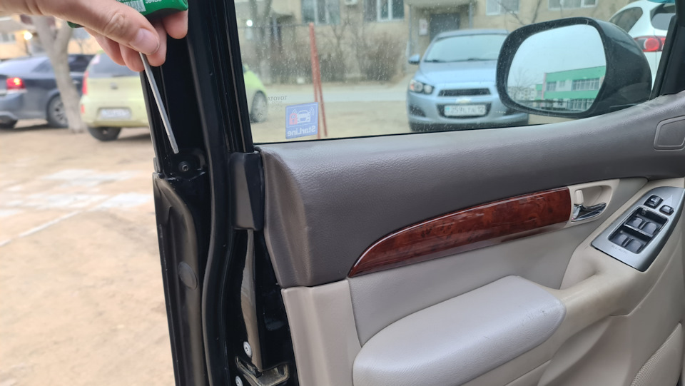 Замена молдингов стекол Прадо 120 — Toyota Land Cruiser Prado 120 ...