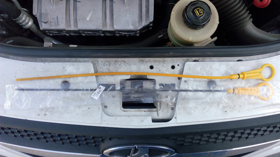 15.Заменил маслянный щуп. — Lada Ларгус, 1,6 л, 2017 года | своими ...