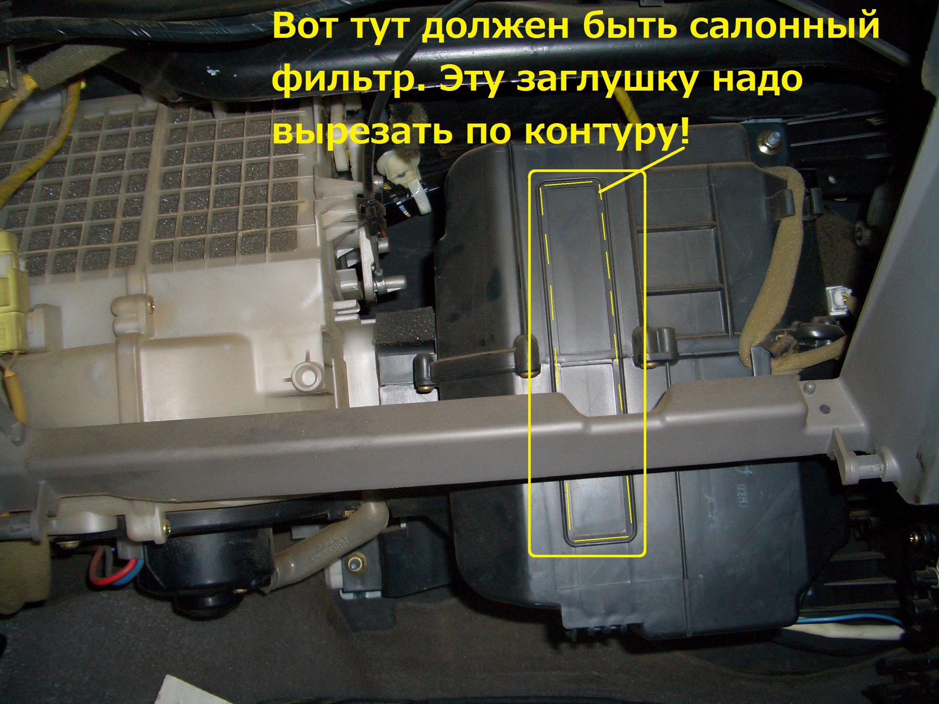 Салонный фильтр и крышка — Mazda Demio (1G), 1,3 л, 2002 года | своими ...