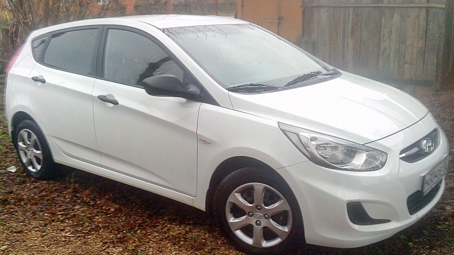 Hyundai Solaris Hatchback 1.4 бензиновый 2013 | на DRIVE2