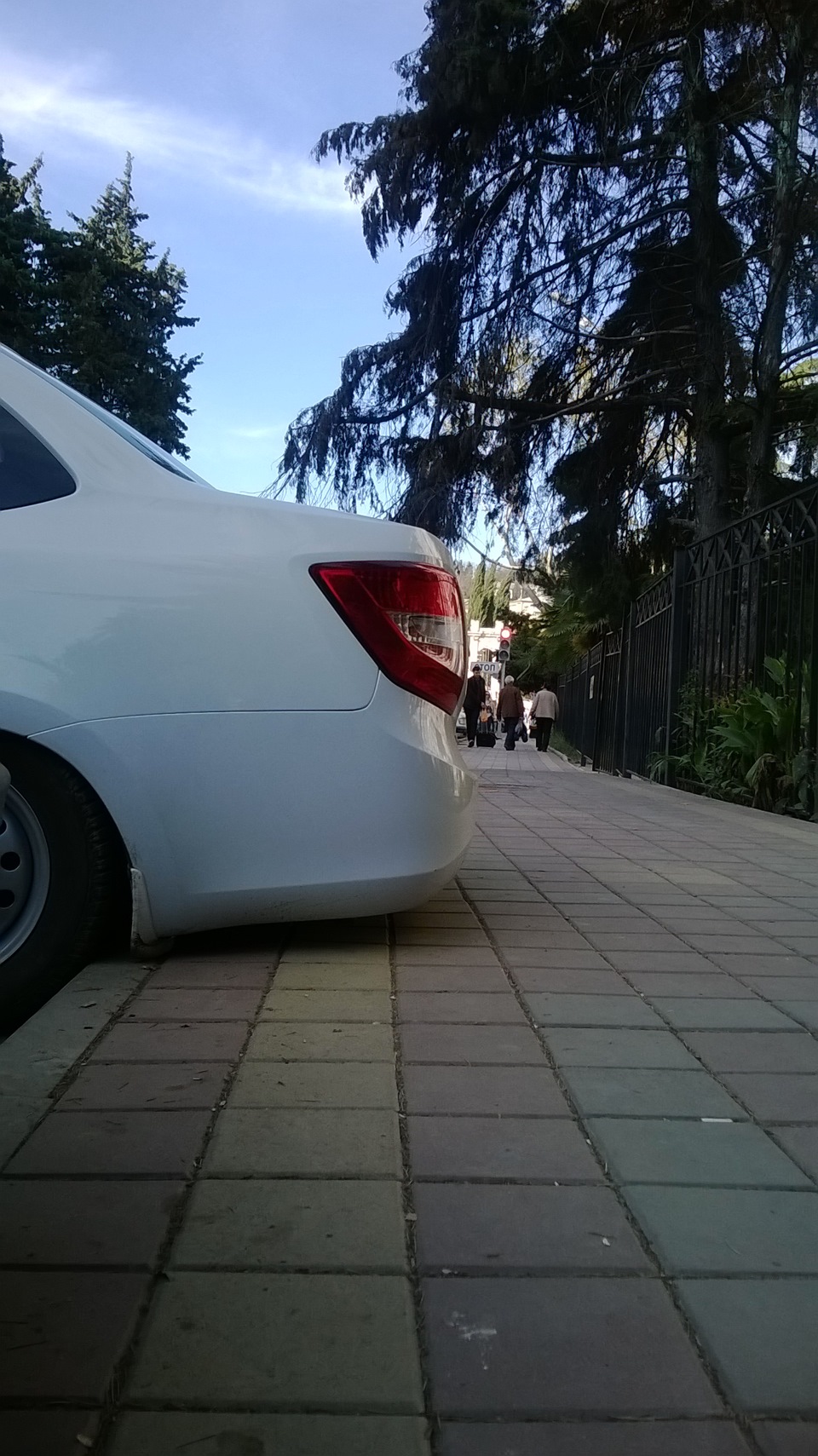 Белые ДХО — Lada Гранта (1G), 1,6 л, 2012 года | стайлинг | DRIVE2
