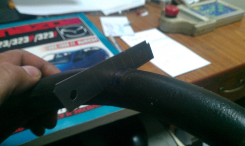 Перетяжка руля в кож.зам. ч. 2 — Mazda 323 V, 1,5 л, 1998 года ...