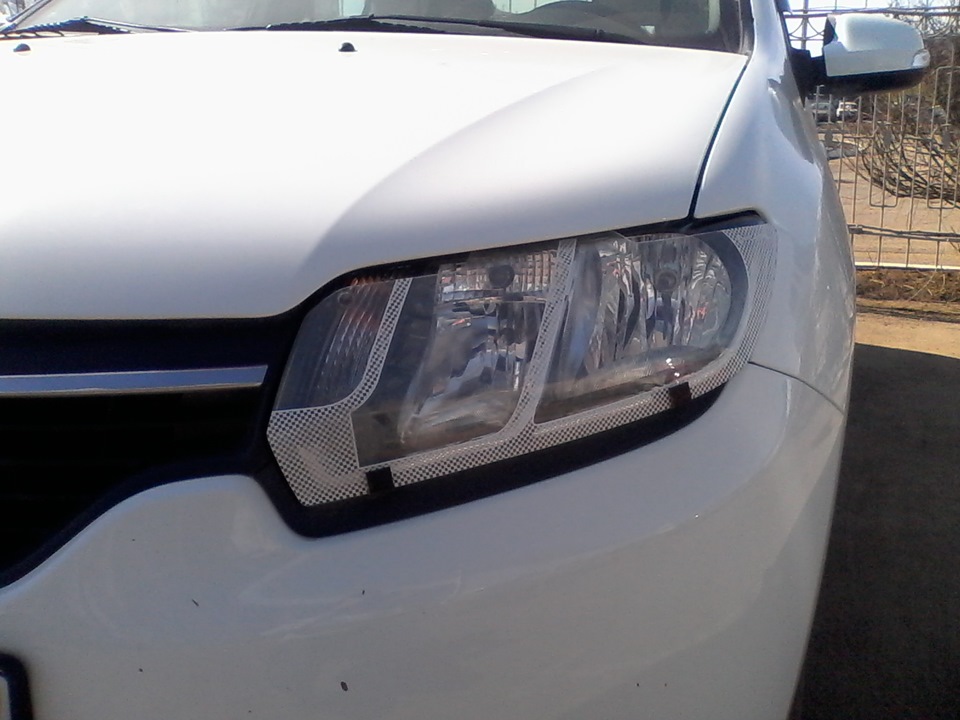 Защита фар — Renault Logan (2G), 1,6 л, 2014 года | аксессуары | DRIVE2