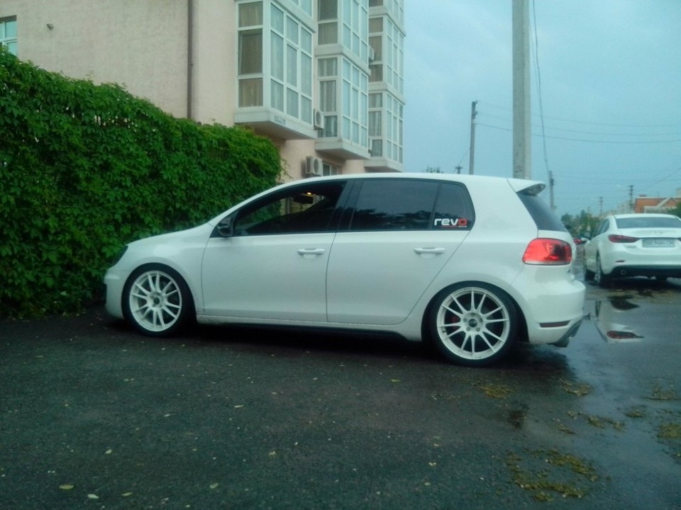 H&R Ultra Low — Volkswagen Golf GTI Mk6, 2 л, 2011 года | тюнинг | DRIVE2