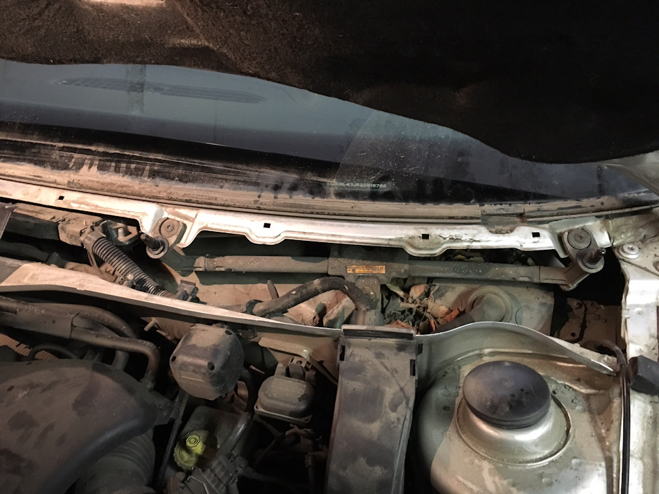 Трапеция стеклоочистителей — Skoda Octavia A4 Mk1, 1,8 л, 2002 года ...