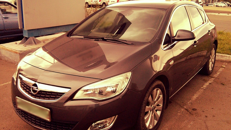 Течь масла из теплообменника двигателя — Opel Astra J, 1,6 л, 2010 года ...
