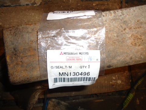 MN130496 Сальник полуоси передней Mitsubishi | Запчасти на DRIVE2