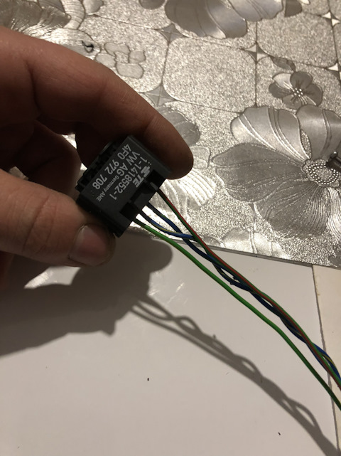 4F0972708 Корпус плоского разъ VAG | Запчасти на DRIVE2