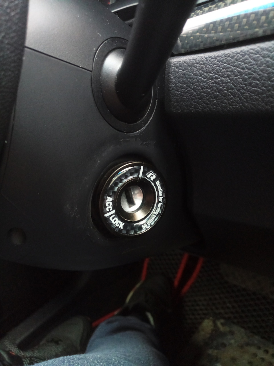 Карбоновое кольцо на замок зажигания — Audi A4 (B7), 2 л, 2007 года ...