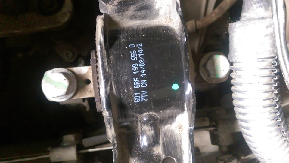 Замена подушки двигателя — Skoda Rapid (1G), 1,6 л, 2014 года | визит ...