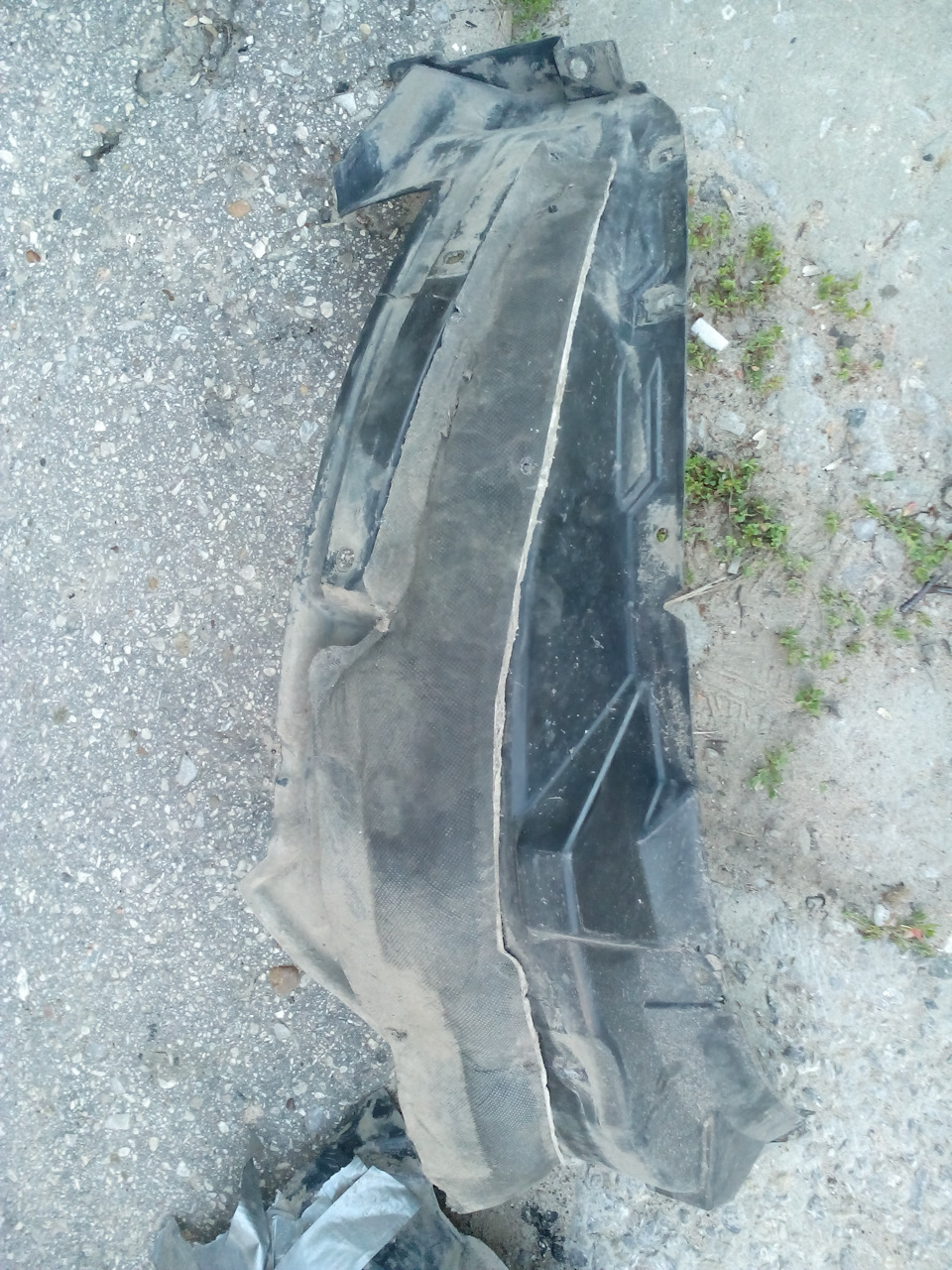 Замена переднего подкрылка — Toyota Auris (1G), 1,4 л, 2008 года ...