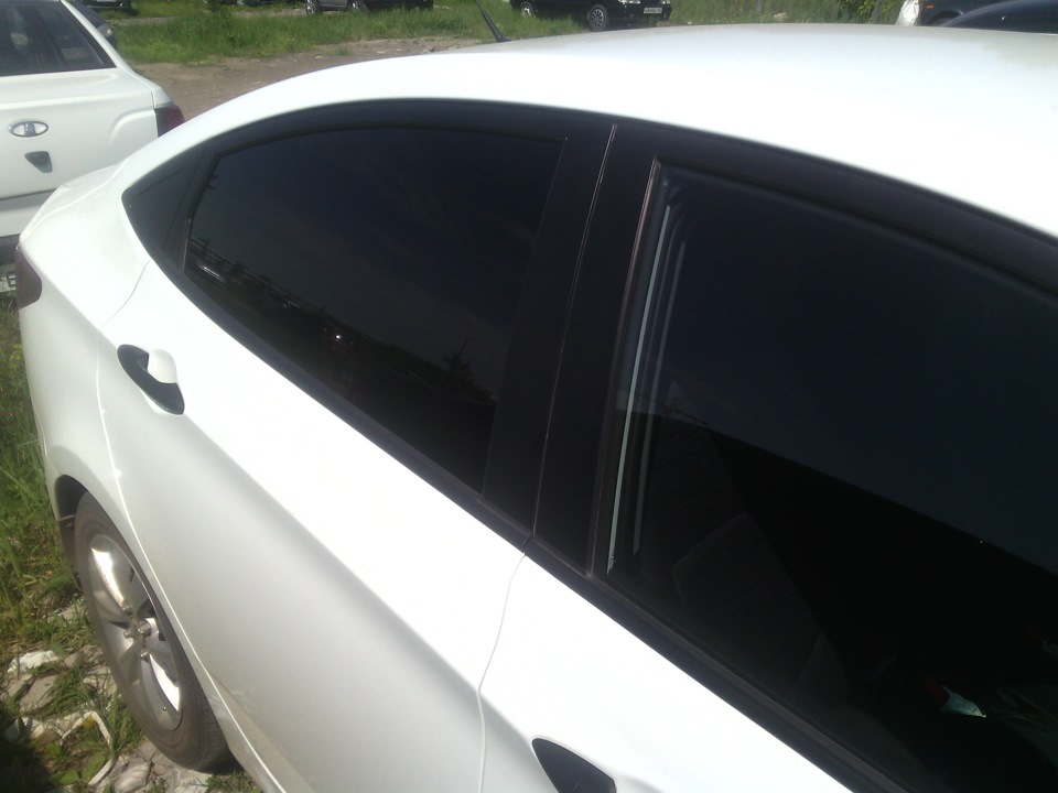 Тонировка задней полусферы — Hyundai Solaris (1G), 1,6 л, 2014 года ...