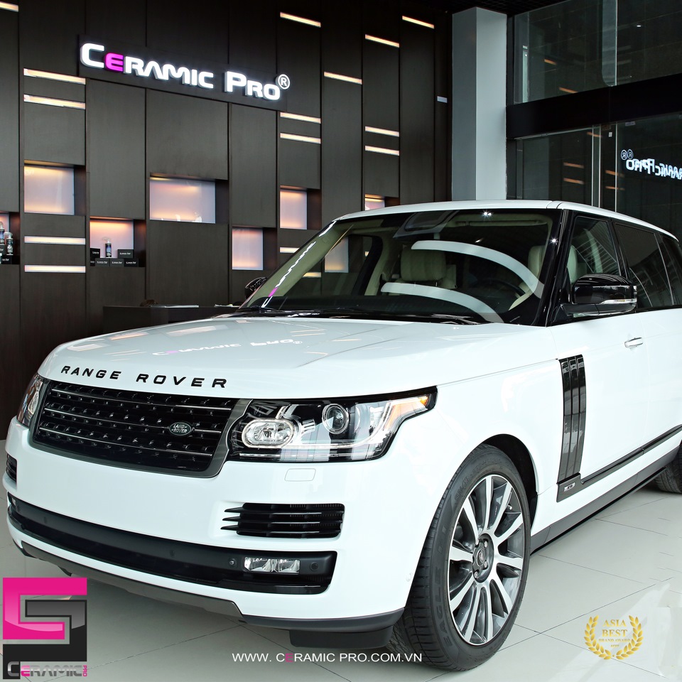 Белоснежный Range Rover 2015 года выпуска под защитой линейкой продуктов Ceramic Pro ...