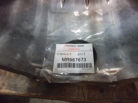 MR967673 Сальник корпуса гидротрансформатора акпп Mitsubishi | Запчасти ...