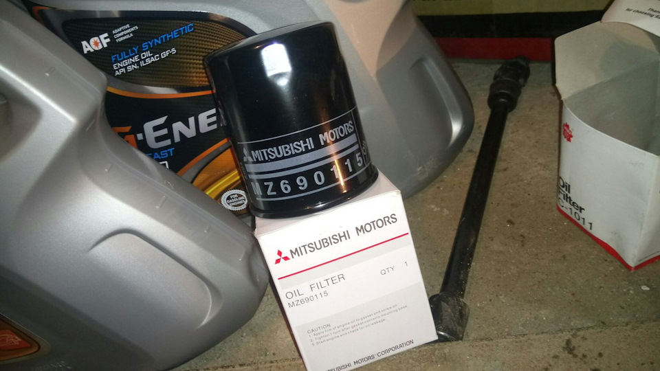 Замена масла и установка сливного крана — Mitsubishi ASX, 2 л, 2014 ...