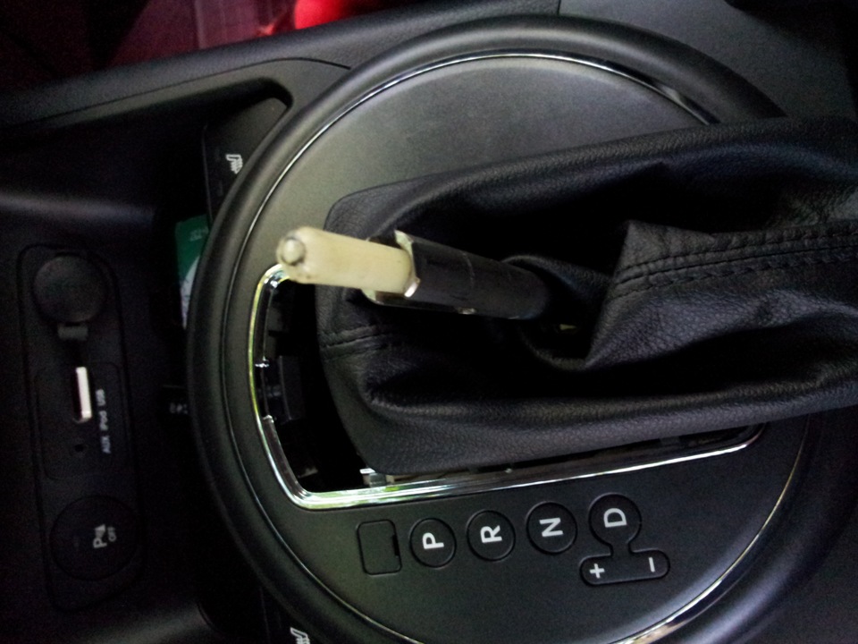 Ручка КПП+консоль, кнопки УМ… — KIA Sportage (3G), 2 л, 2011 года ...