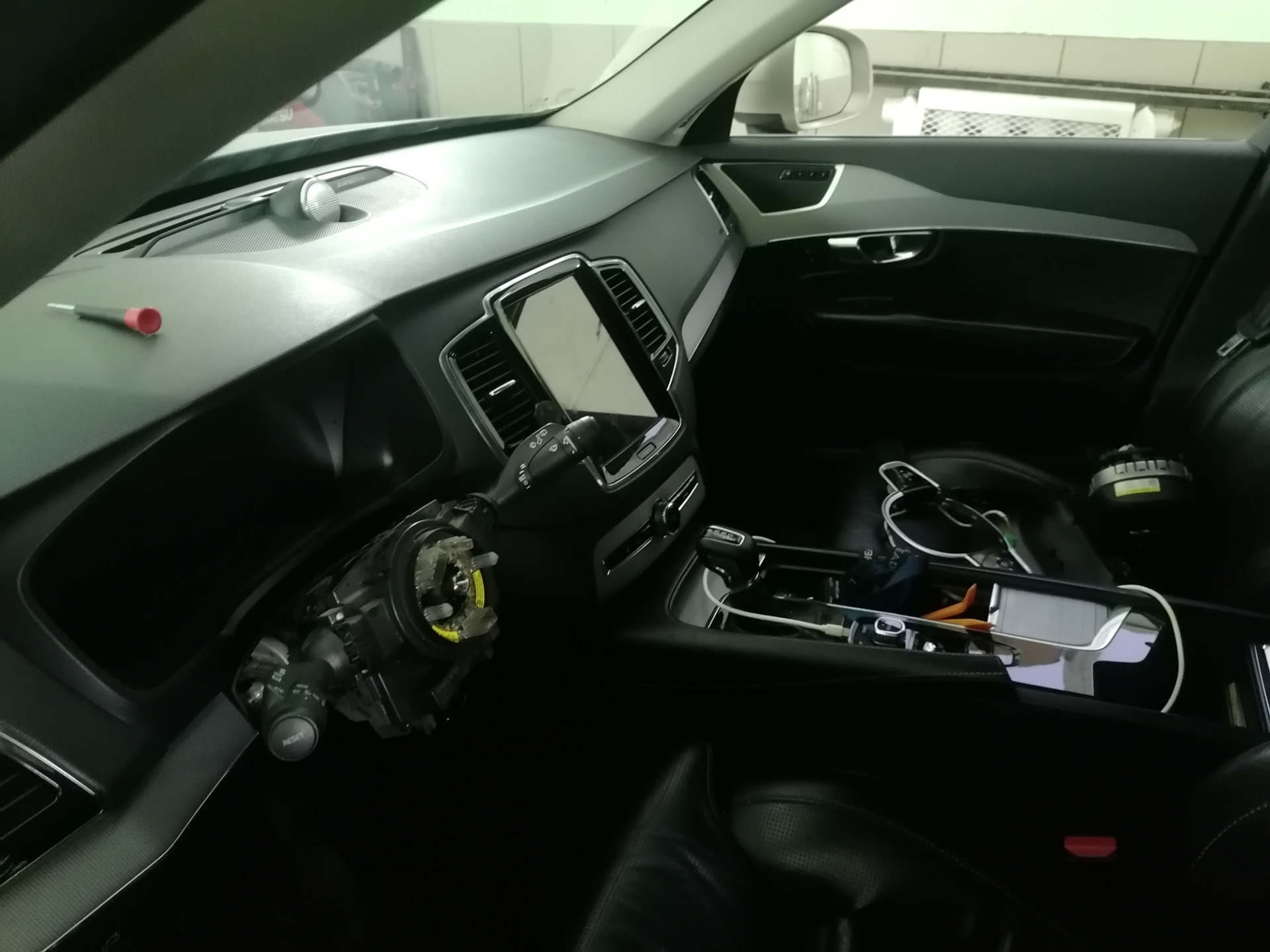 Аккомулятор и заслонки печки — Volvo XC90 (2G), 2 л, 2016 года ...