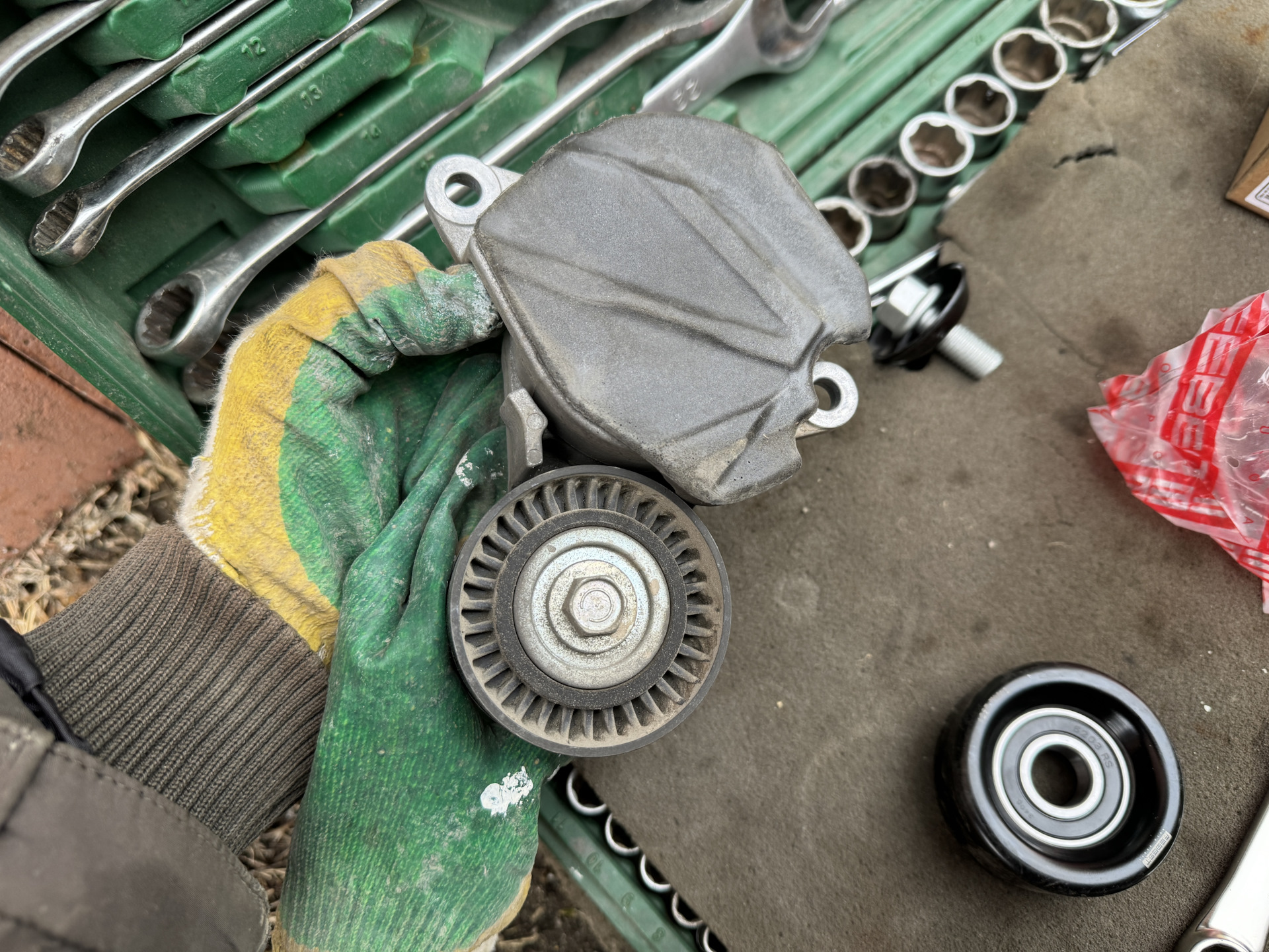 Ролик натяжителя — Toyota RAV4 (5G), 2,5 л, 2020 года | своими руками ...