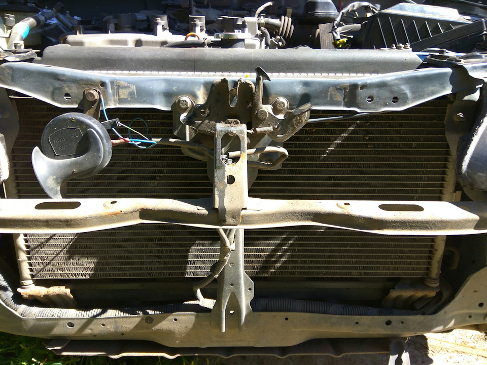 Передний бампер — Nissan Almera II (N16), 1,5 л, 2005 года | своими ...