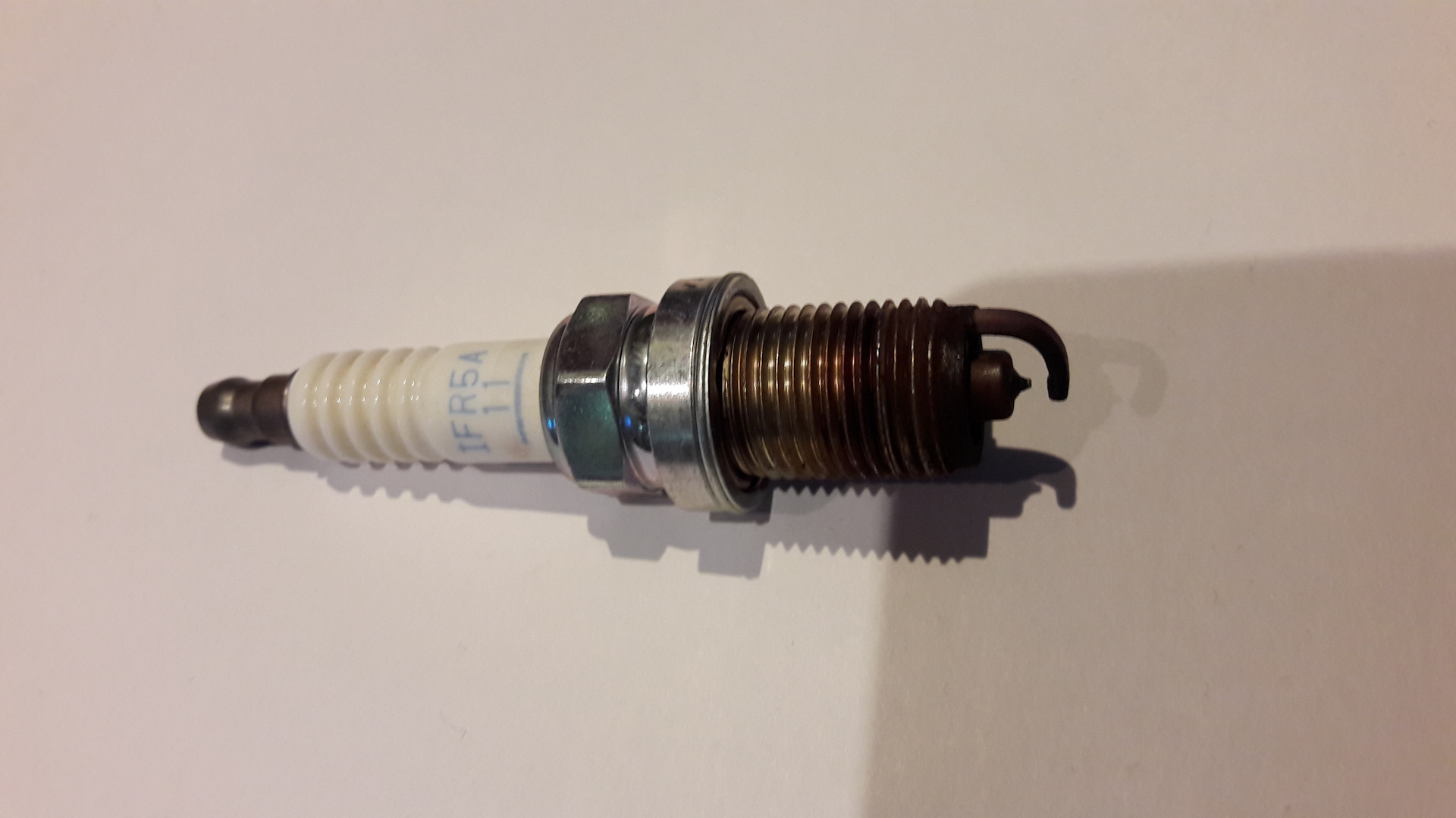 Замена свечей зажигания DENSO K16TT в замен NGK iridium — Toyota ...