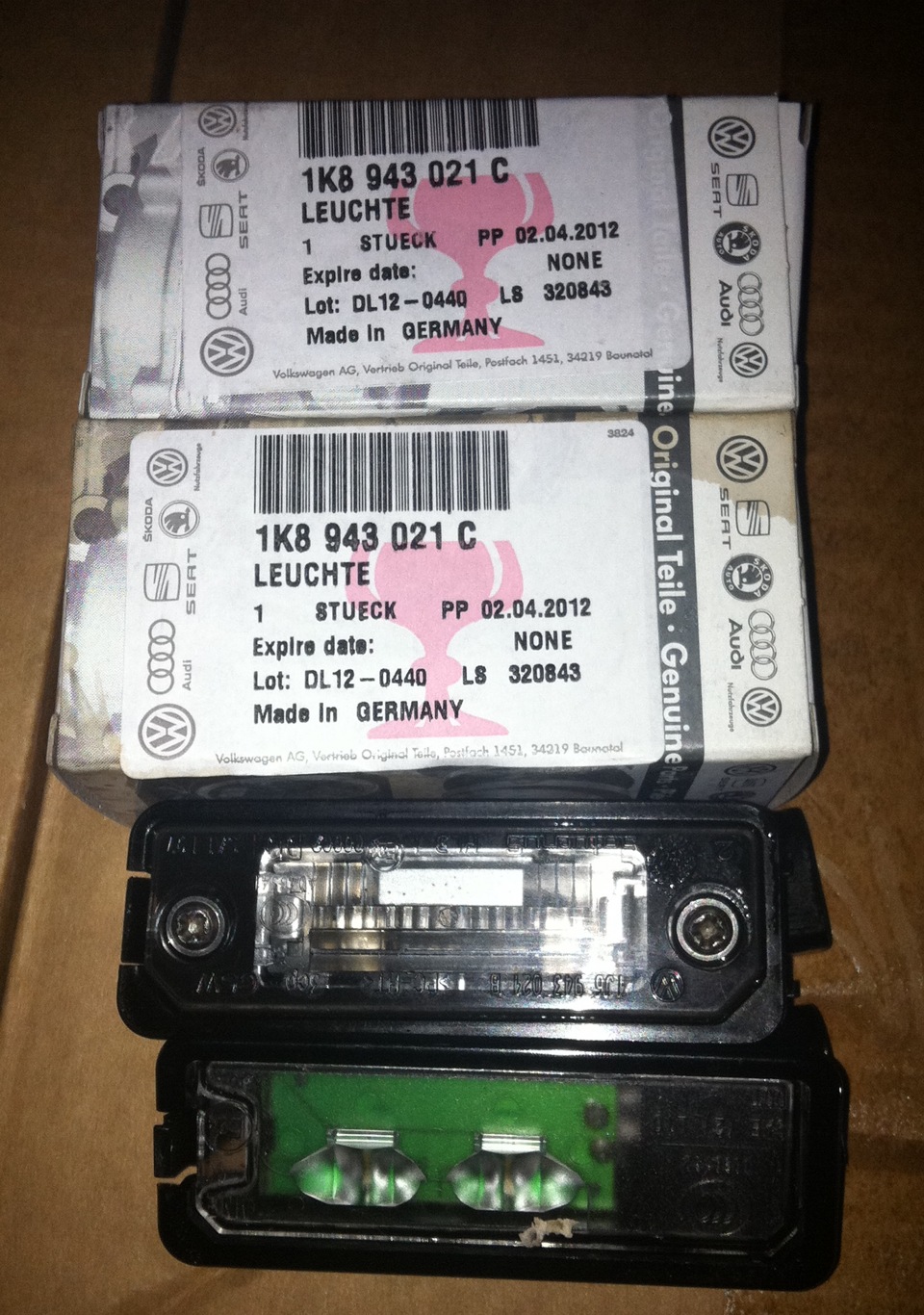 1K8943021 Фонарь освещения номерного знака VAG | Запчасти на DRIVE2