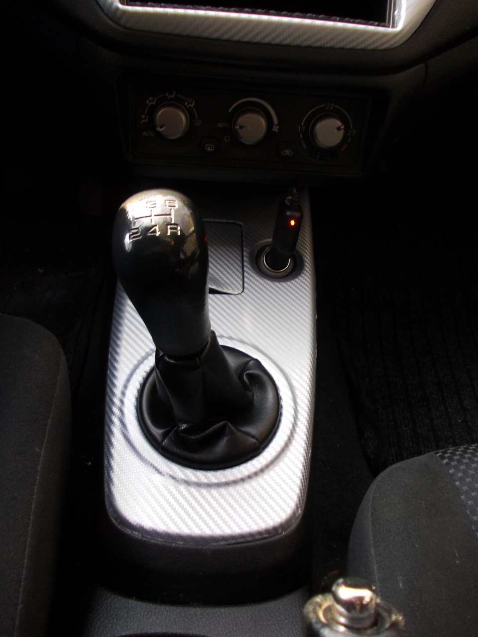 Серый карбон на торпедо — Mitsubishi Lancer IX, 1,6 л, 2005 года ...