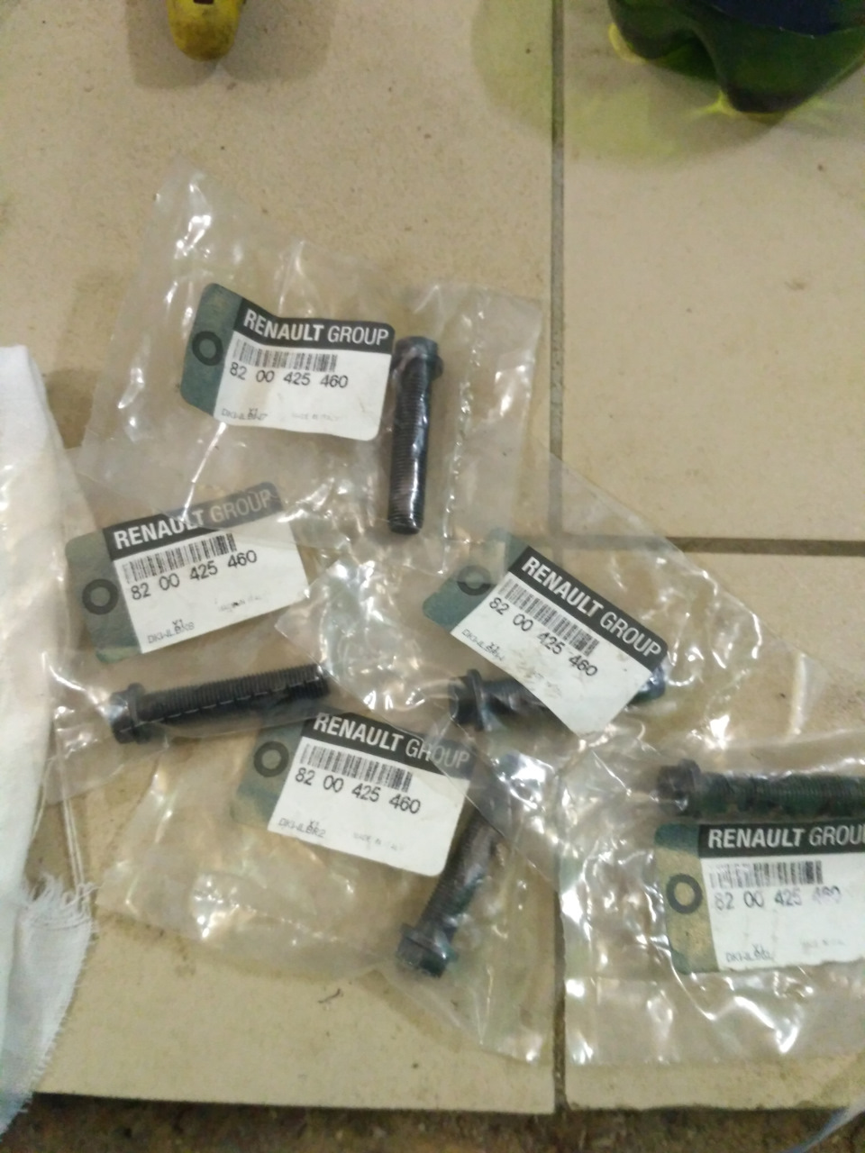 8200425460 Болт крепления крышки шатуна RENAULT | Запчасти на DRIVE2