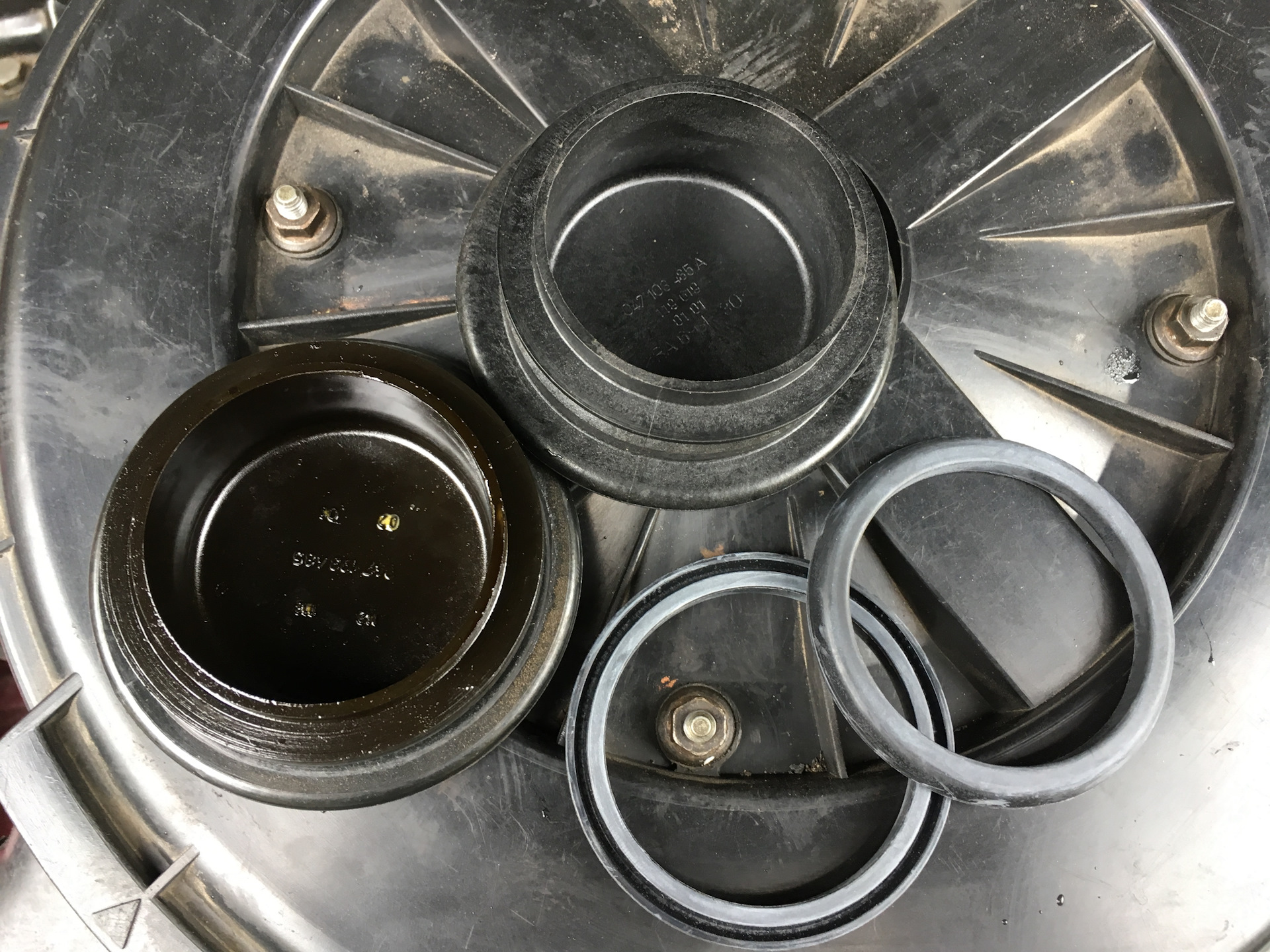 Крышка маслозаливной горловины Шкода Фелиция — Шкода Фабия — Skoda ...