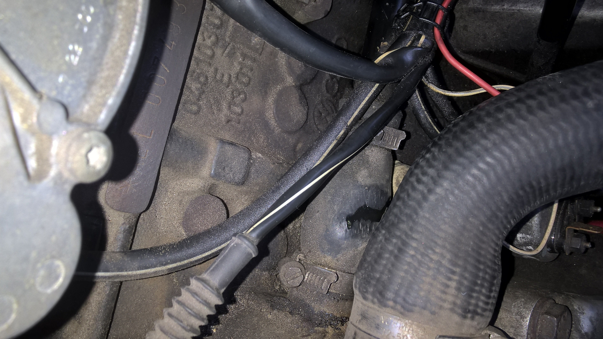 Замена заднего патрубка — Audi A6 (C4), 2,5 л, 1995 года | своими ...