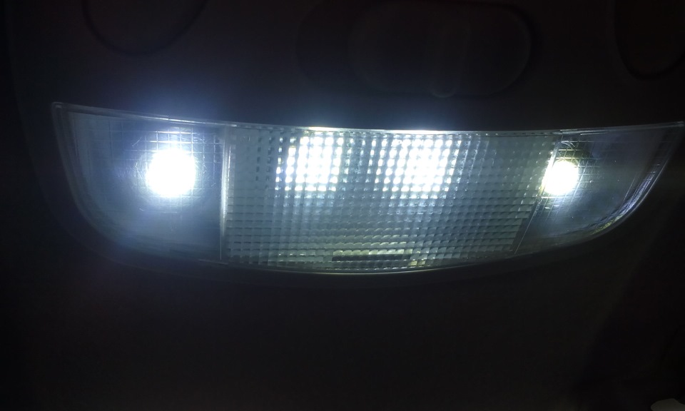 свет в салоне — Lada Калина Хэтчбек 1g 1 6 л 2007 года