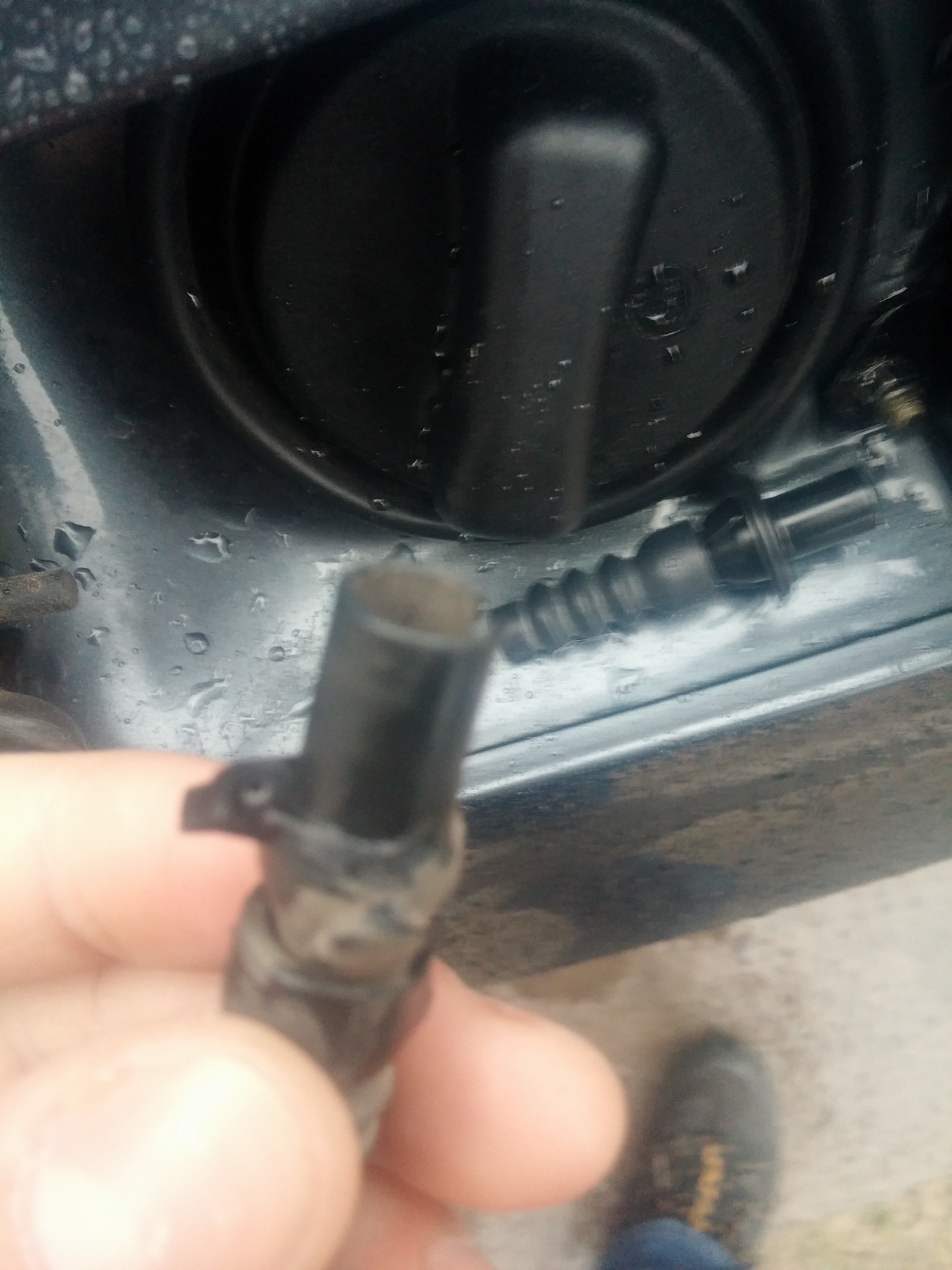 Замена втулки троса привода замка — BMW 5 series (E39), 2,5 л, 1999 ...