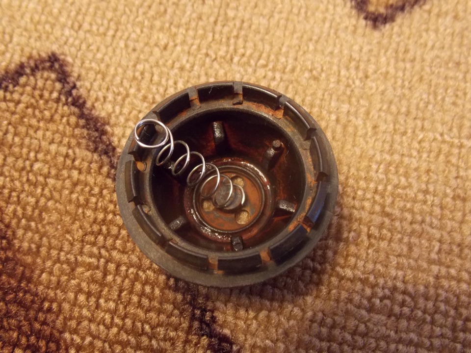 Крышка расширителя — Lada 21120, 1,5 л, 2001 года | расходники | DRIVE2