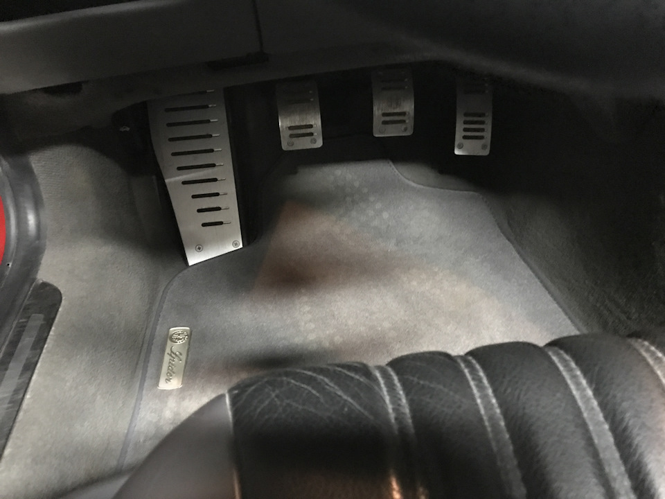 Эпопея с покупкой ковриков — Alfa Romeo Spider (939), 2,2 л, 2007 года ...