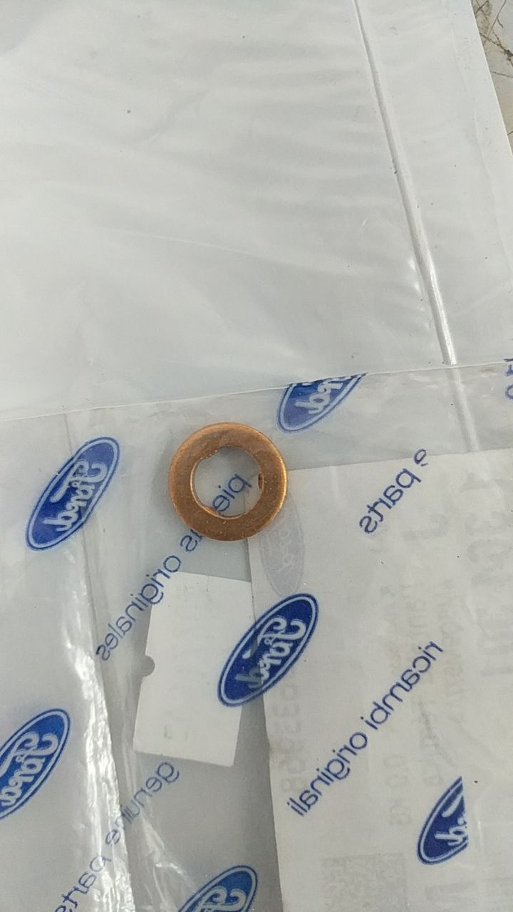 Замена шайбы под форсункой — Ford C-Max I, 1,8 л, 2008 года | поломка ...