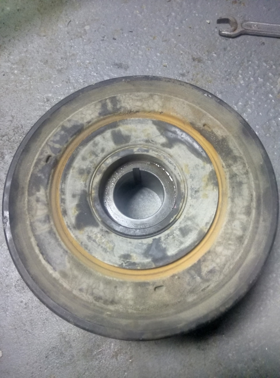 Замена шкива коленвала и сальника — SsangYong Actyon (2G), 2 л, 2011 ...