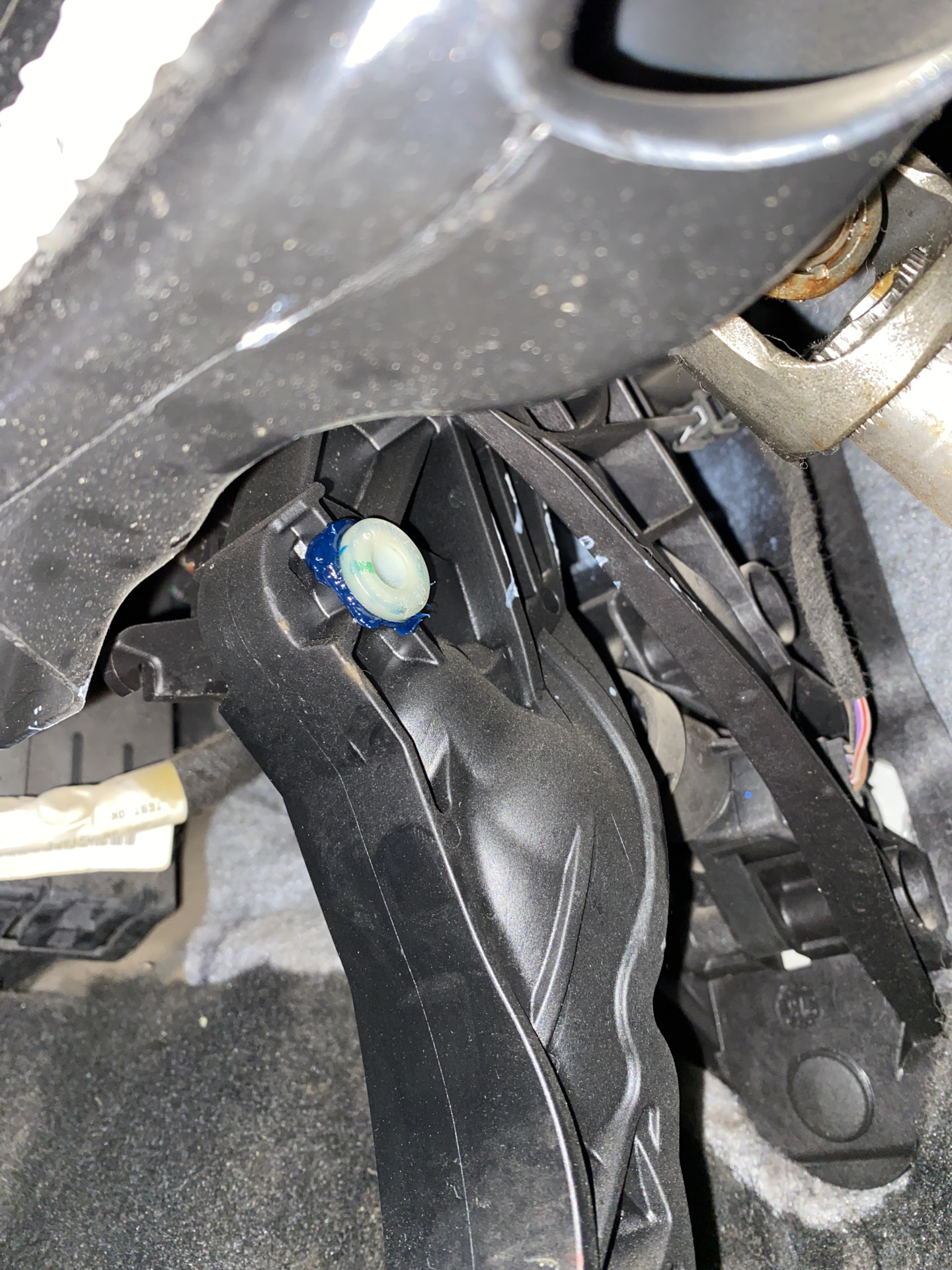 Устранение скрипа и ограничение хода педали сцепления — Skoda Octavia ...