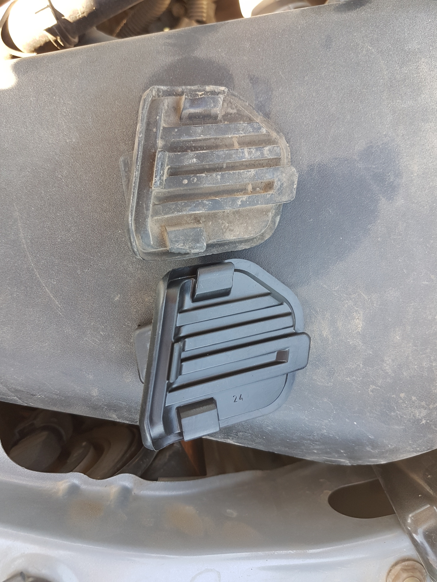 Заглушка окна маховика — Subaru Forester (SH), 2,5 л, 2010 года ...