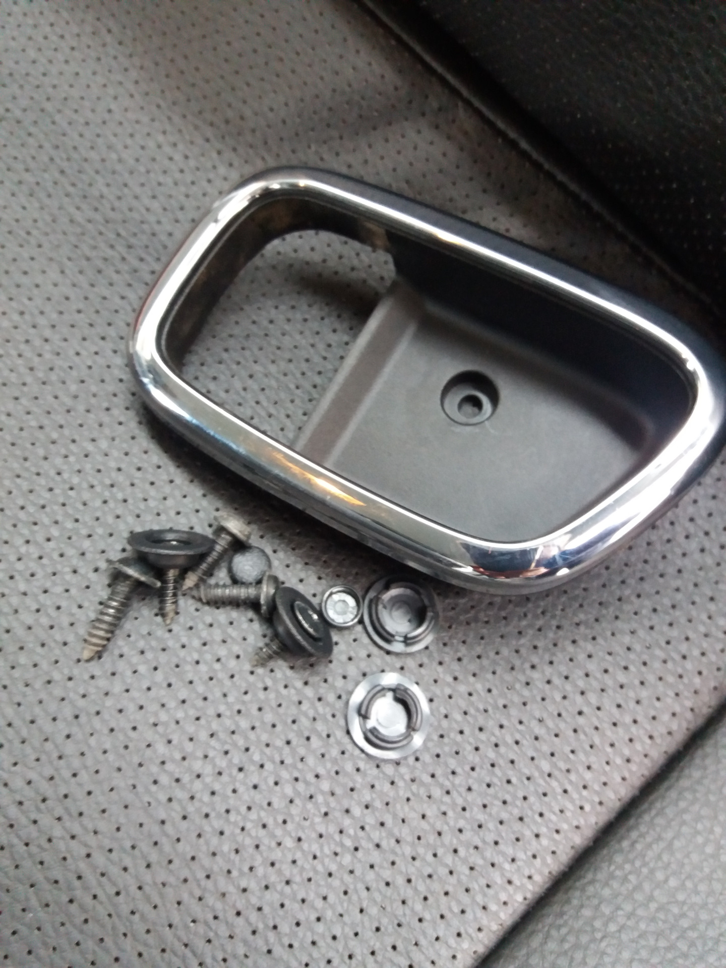 Замена ограничителей на задних дверях. — Hyundai Accent (3G), 1,4 л ...