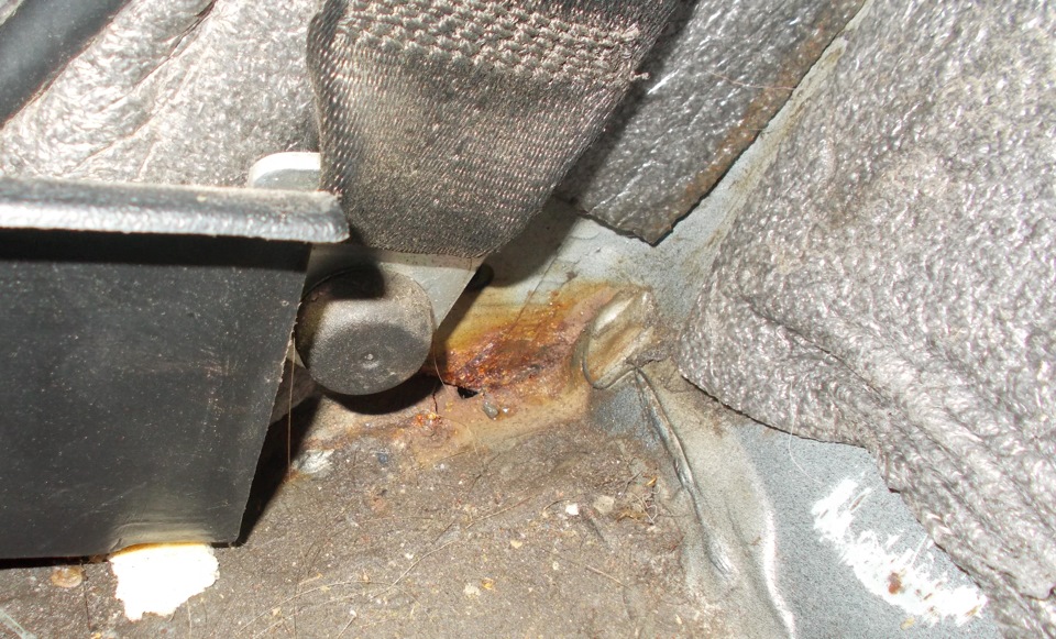 влага на заднем диване. — ГАЗ 31105, 2,4 л, 2006 года | другое | DRIVE2