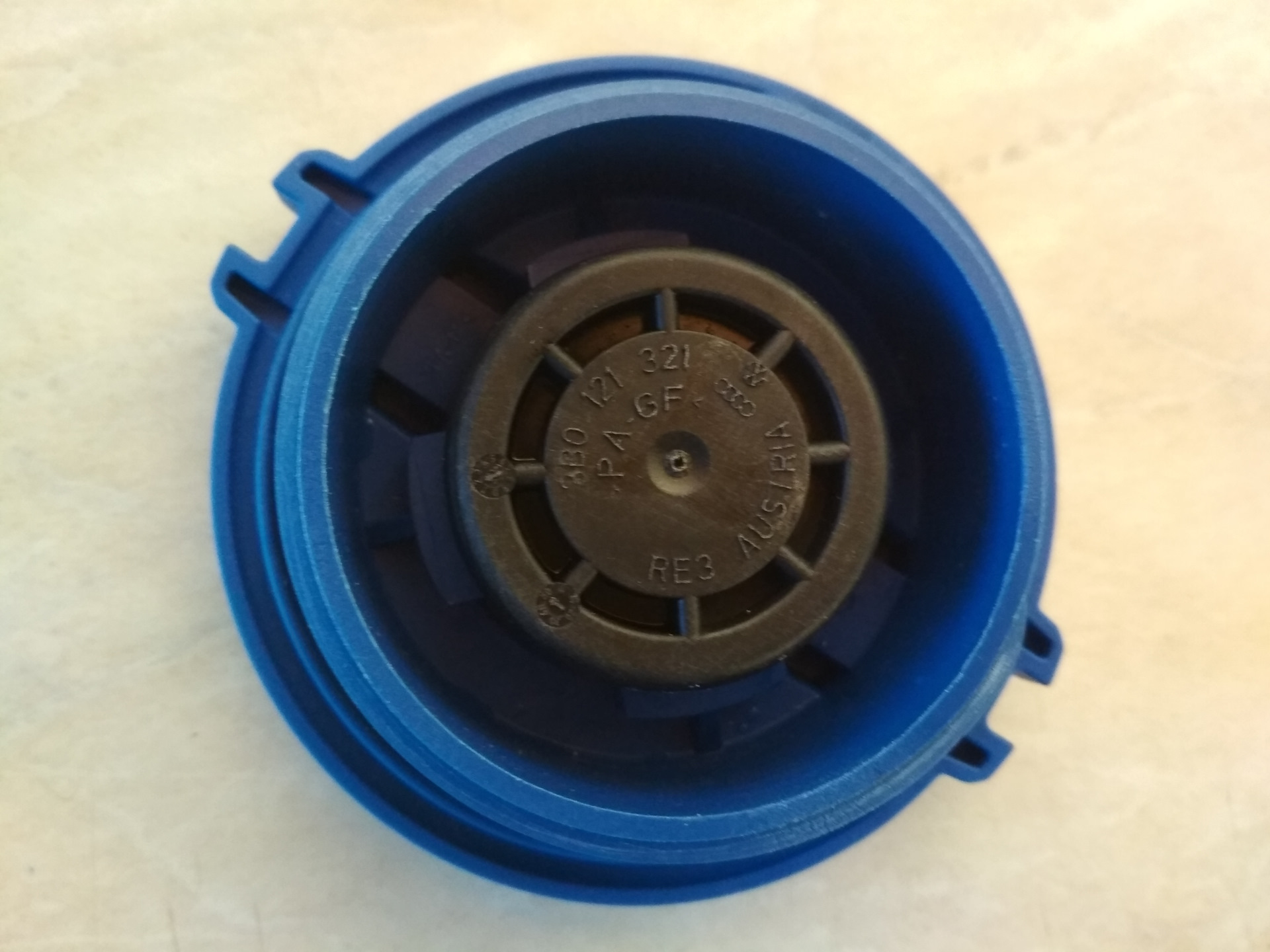 Пропало тепло в салоне. Заклинило клапан крышки охлаждающей жидкости ...