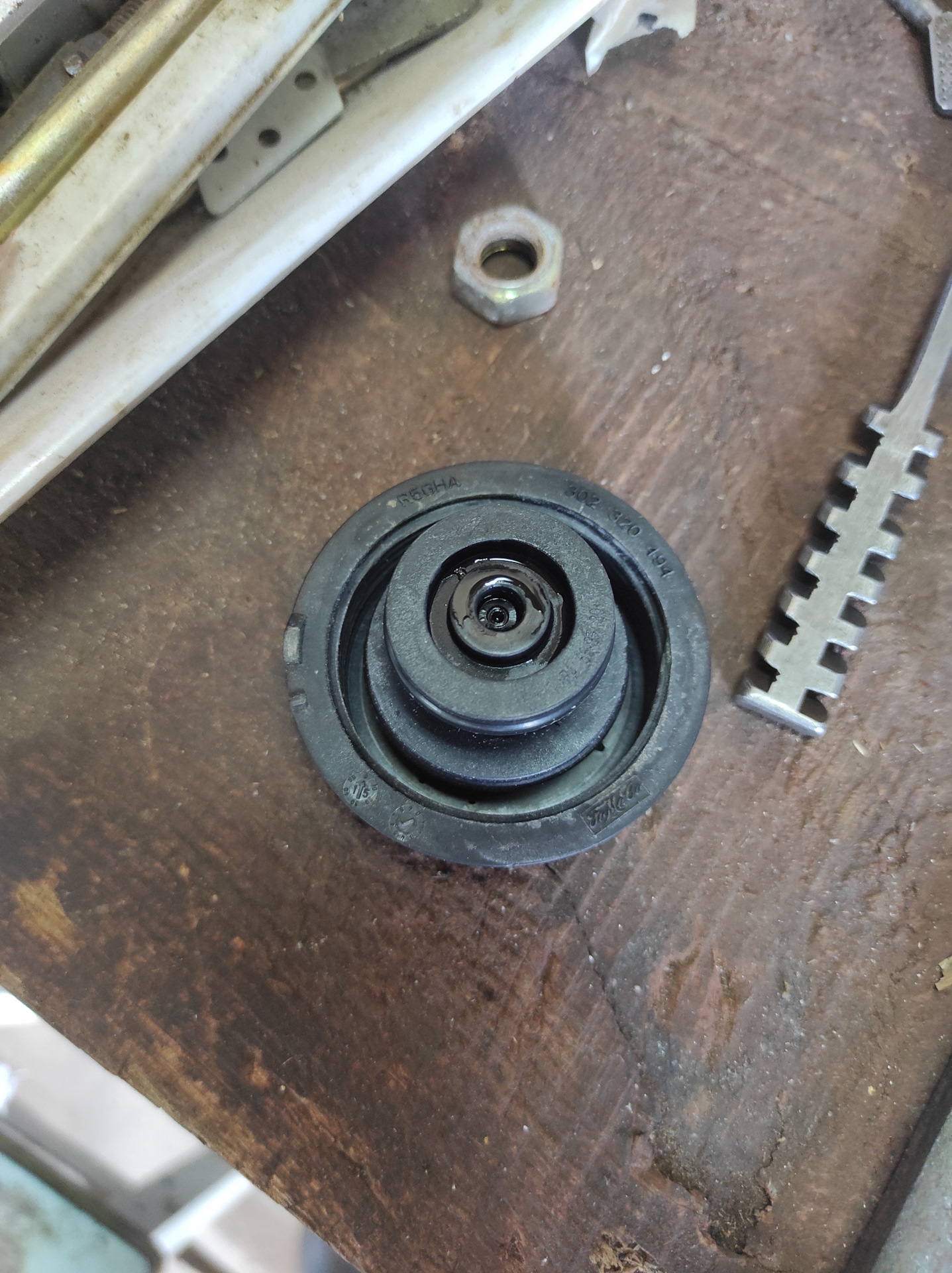 Расширительный бачок и крышка — Ford Mondeo IV, 2 л, 2011 года | своими ...