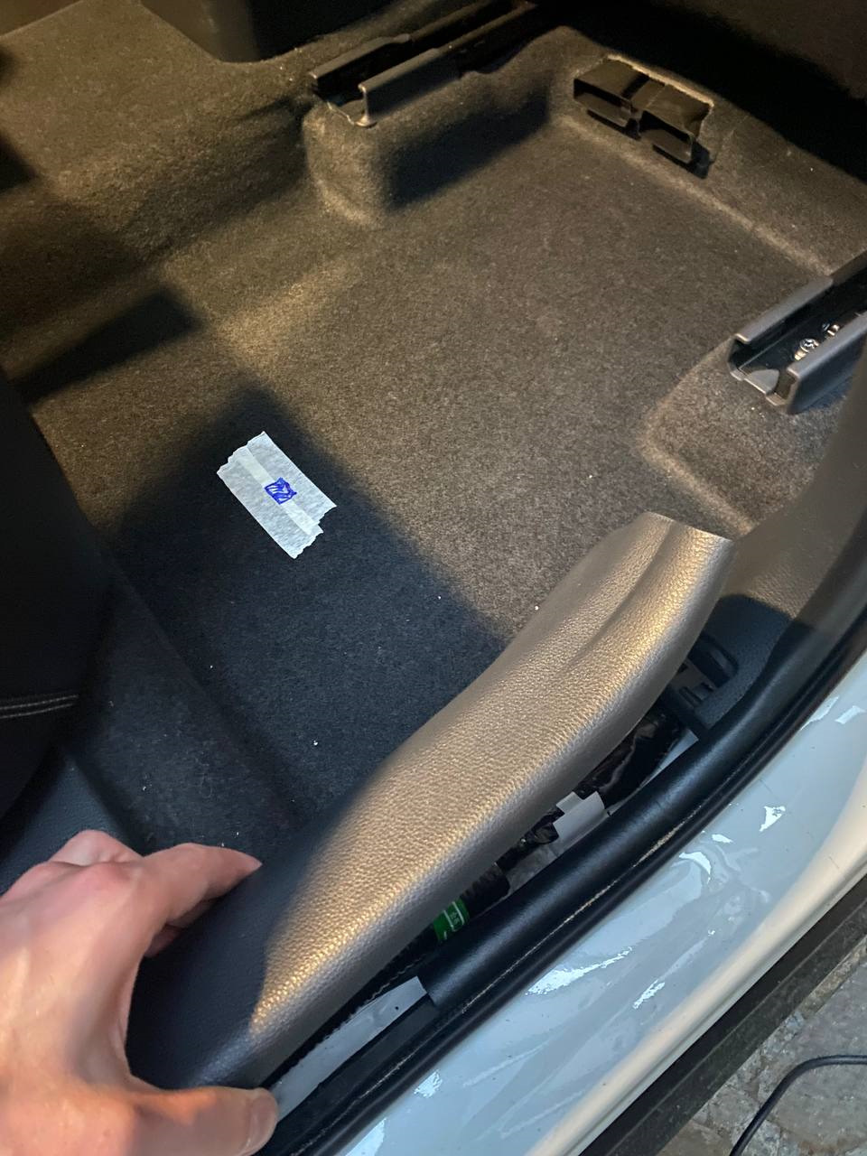 Текстильные коврики и дополнительные крепления. — Toyota RAV4 (5G), 2,5 ...