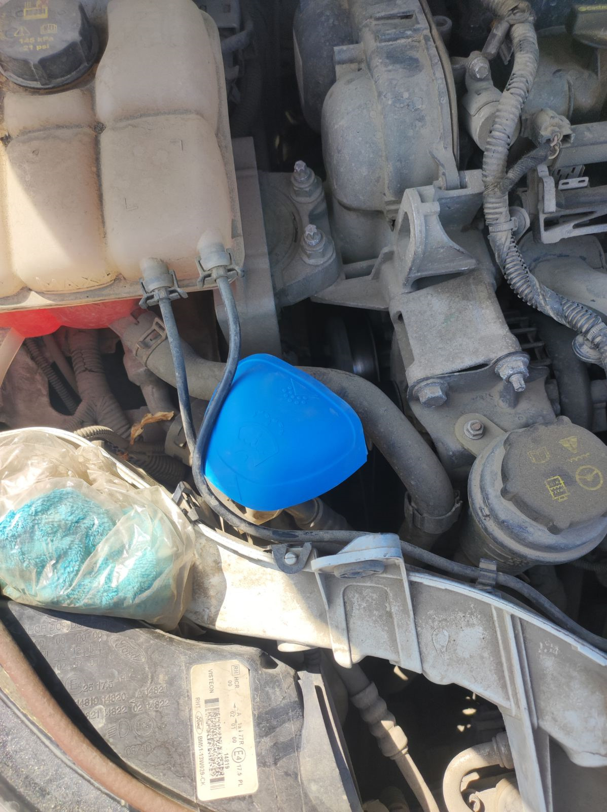 Крышка для бачка омывателя, фокус 3. — Ford Focus III Hatchback, 1,6 л ...