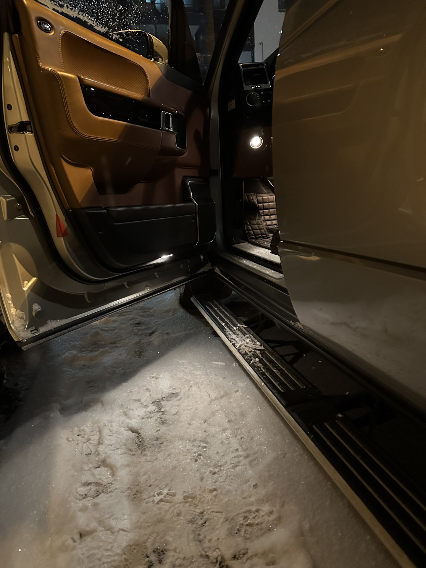 Установил выдвижные пороги — Land Rover Range Rover (3G), 4,4 л, 2011 ...