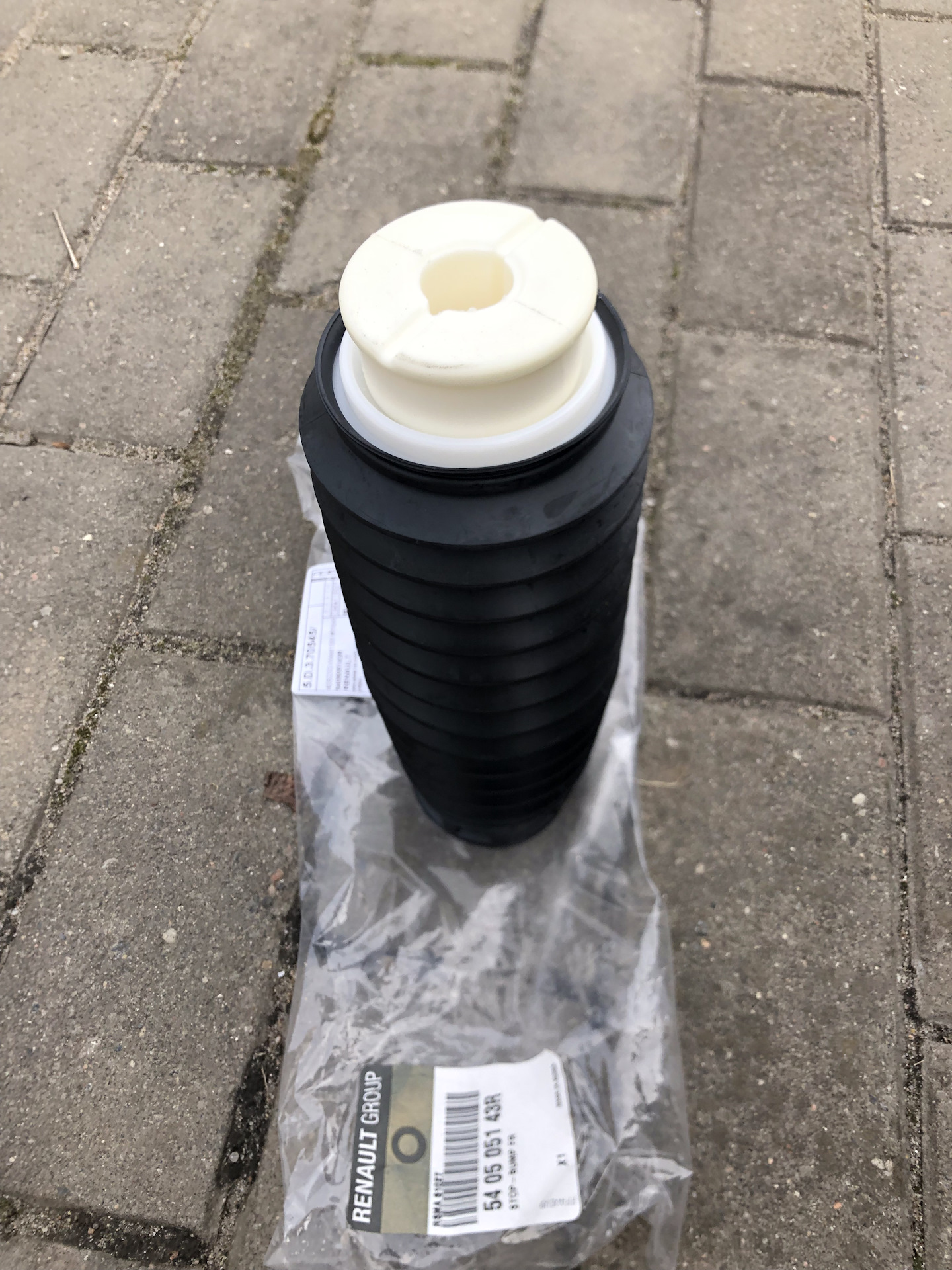 Передние амортизаторы — Renault Fluence, 1,6 л, 2012 года | визит на ...