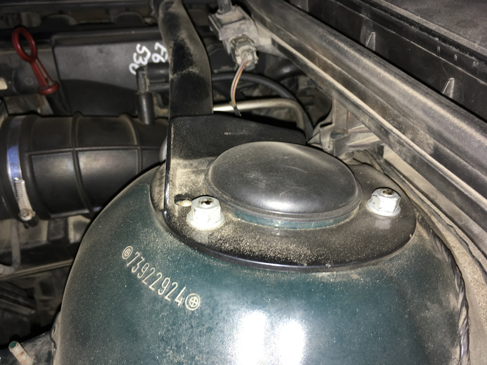 Защитные колпачки опоры передней E39 — BMW 5 series (E39), 3 л, 2001 ...