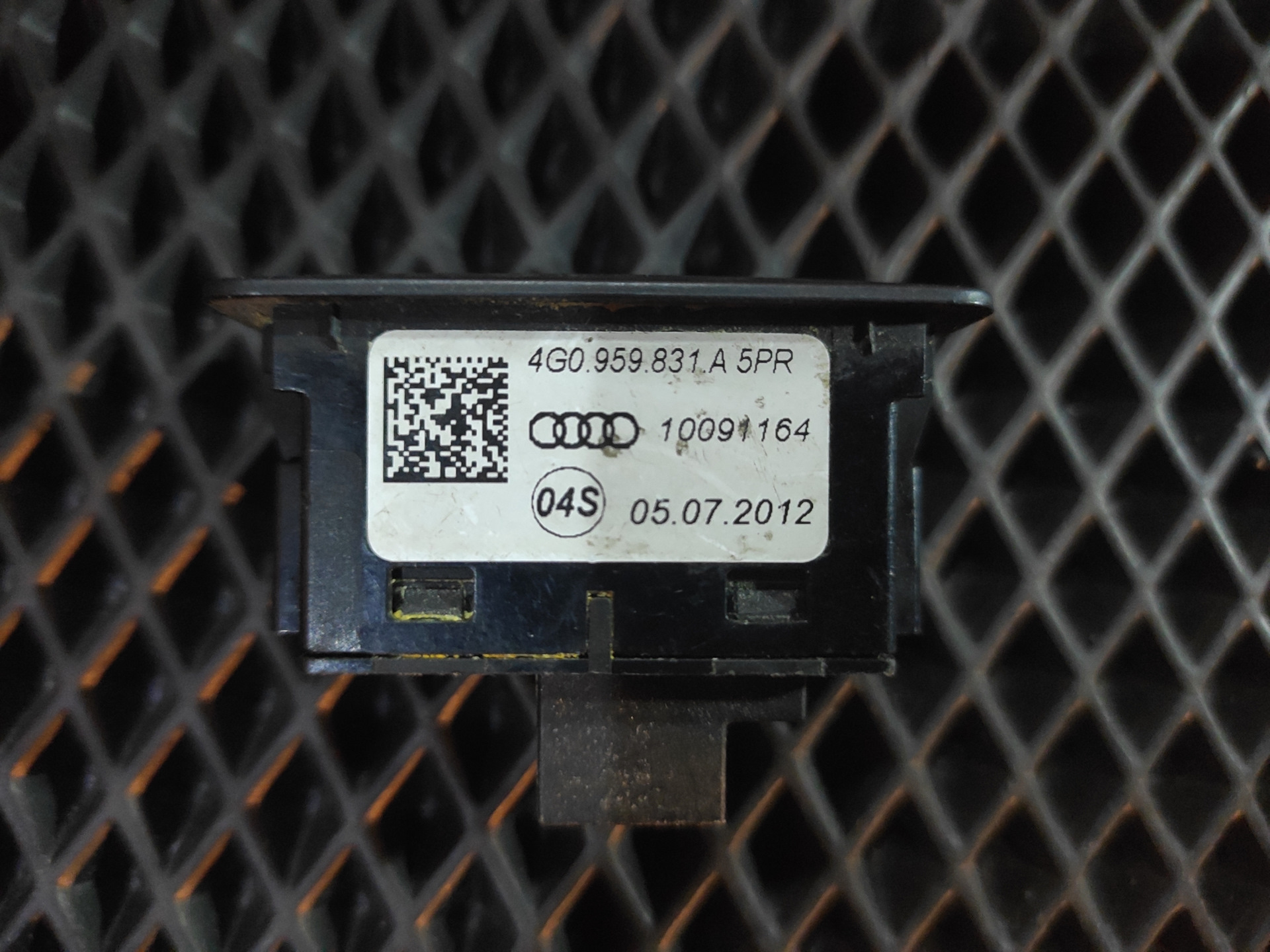 Закрывание багажника с ключа и дублирующая кнопка закрывания — Audi Q7 ...