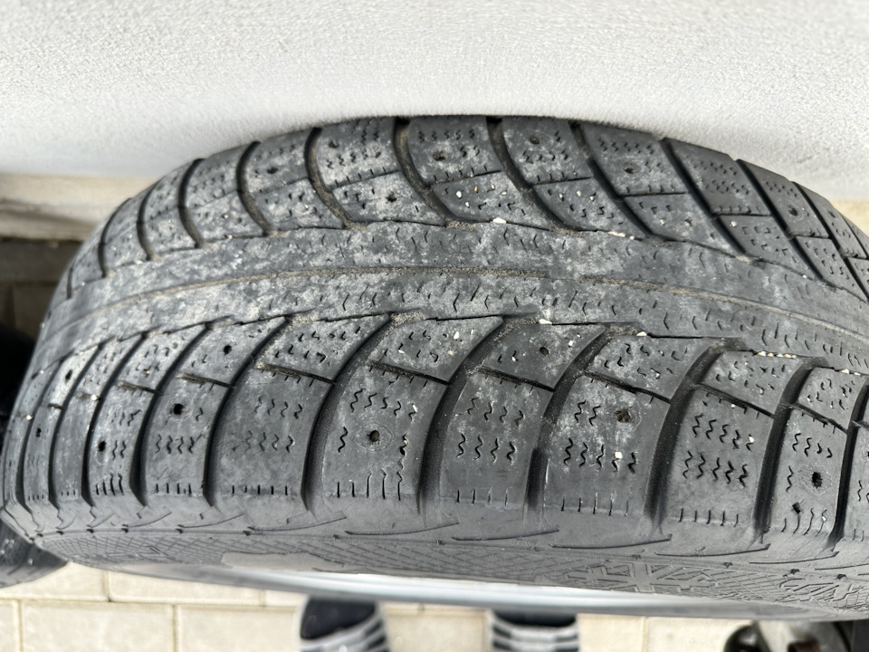 Шины зимние нешипованные Gislaved 185/70 R14, литые диски Nissan 6 ...
